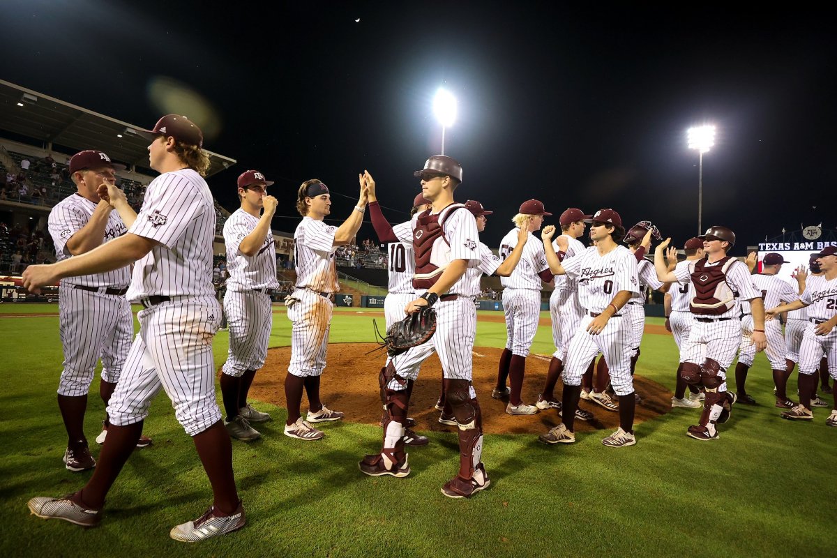 No. 10 Texas A&M Aggies Rally Late for Win over the Mississippi State ...