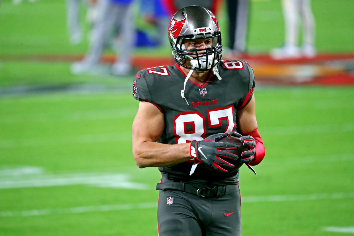 Could money be the hold-up for Buccaneers' free agent Rob Gronkowski ...