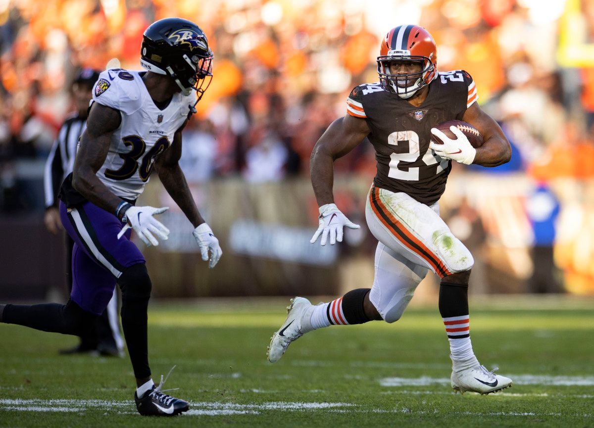 Cleveland Browns RB Nick Chubb Squats Viral Amount of Weight - Sports ...