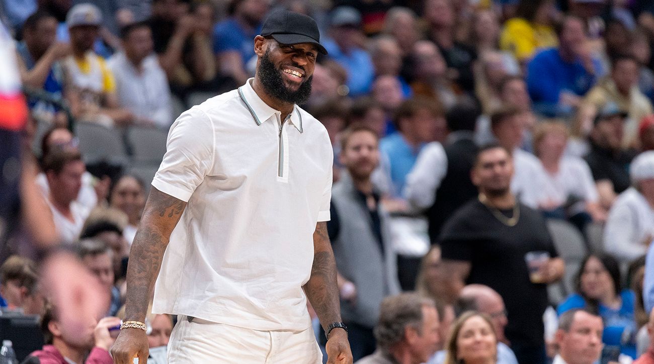 LeBron James Visits, Chats With Students at I Promise School - Sports ...