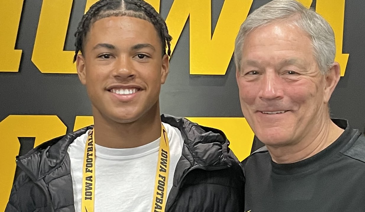 Huskies Offer Wide Receiver Son of Former Notre Dame Player - Sports ...