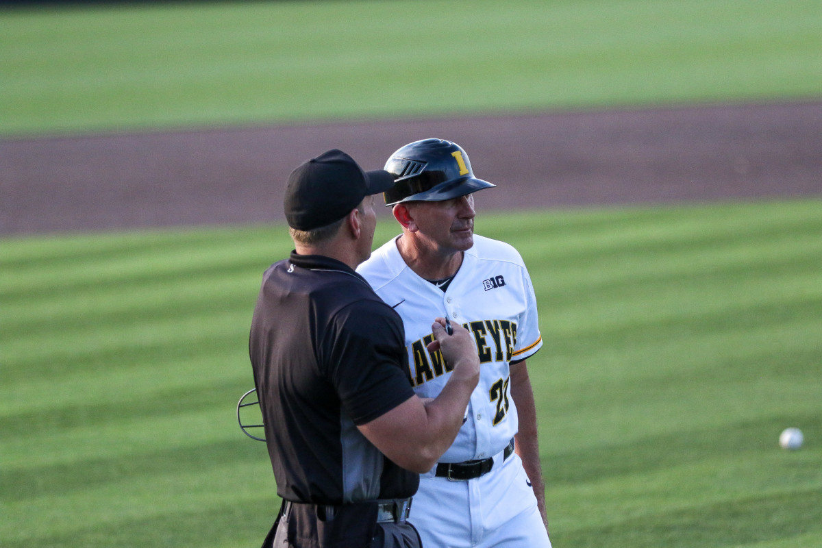 Hawkeyes Hand Heller 1,000th Win - Sports Illustrated Iowa Hawkeyes ...