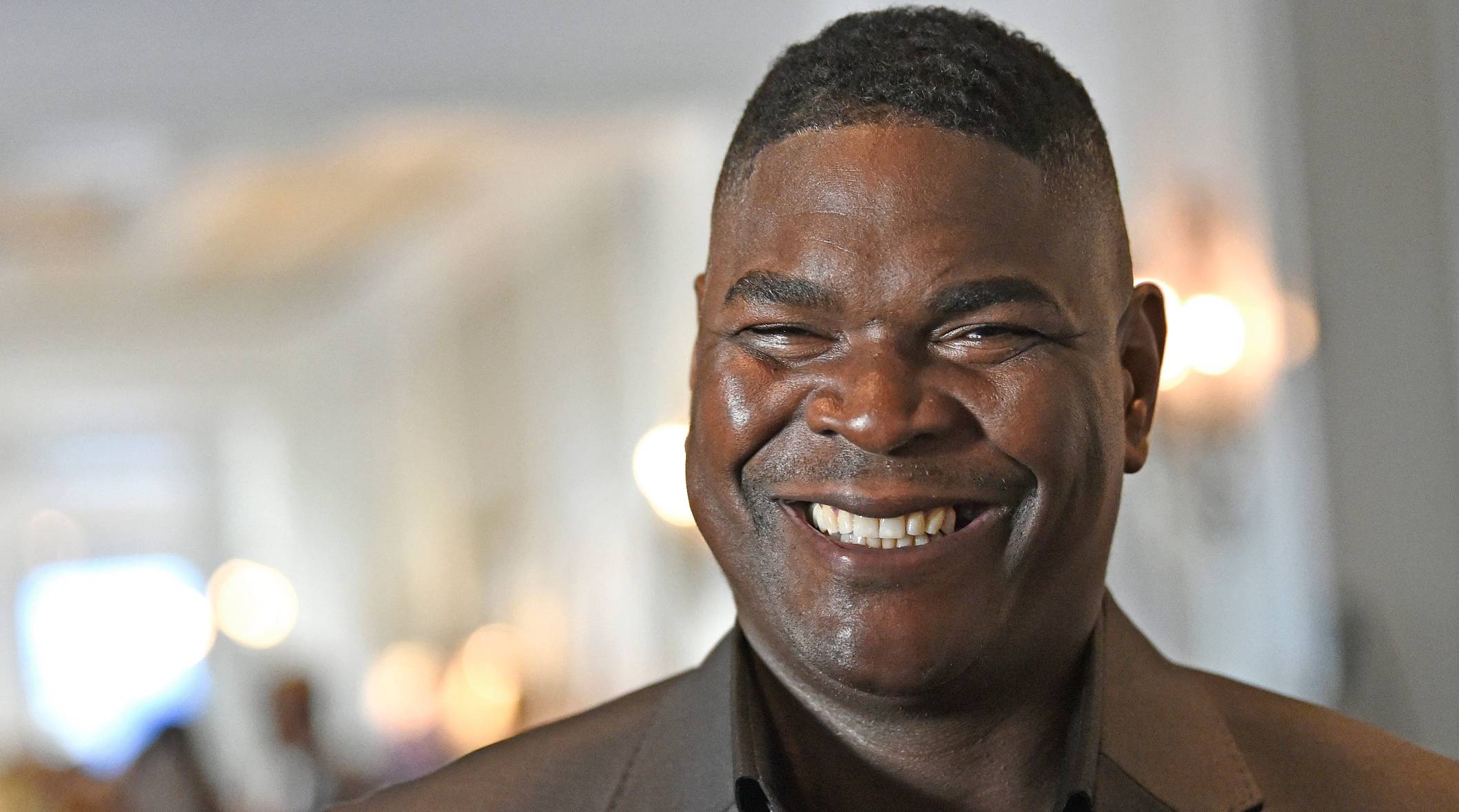 Keyshawn Johnson Suffers Tough Moment Guarding Jay Williams One-on-One ...