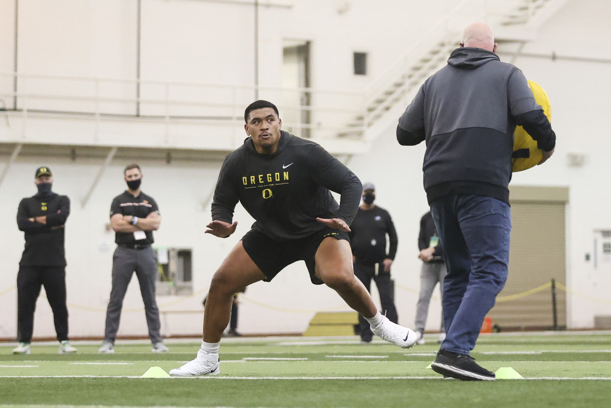 Oregon Ducks Tackle Penei Sewell Says he's OT 1 - Sports Illustrated ...