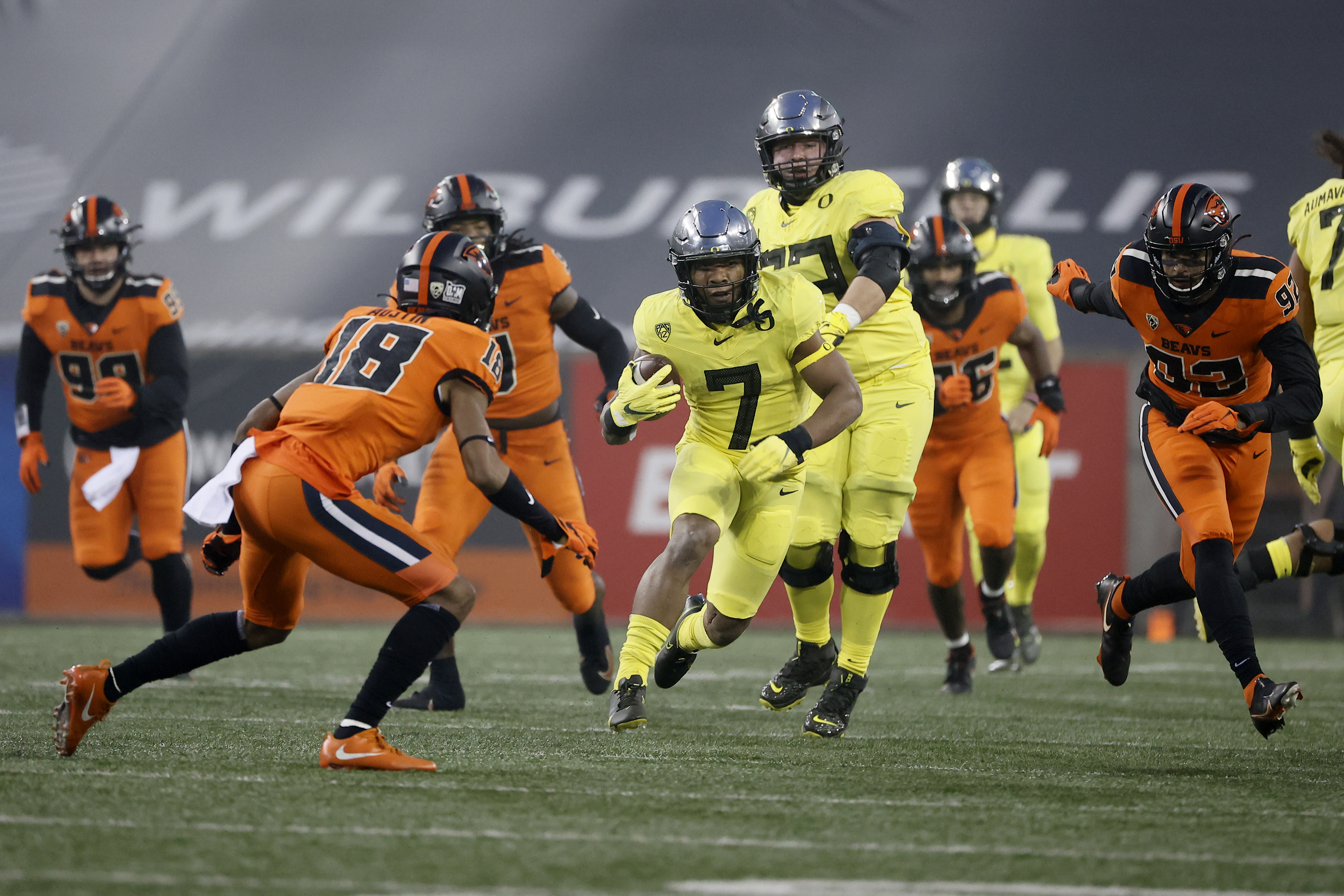 WATCH: Oregon Running Back CJ Verdell Talks Goals for 2021 Season ...