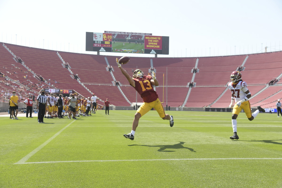LOOK: USC Freshman Participate in Summer Workouts - Sports Illustrated ...