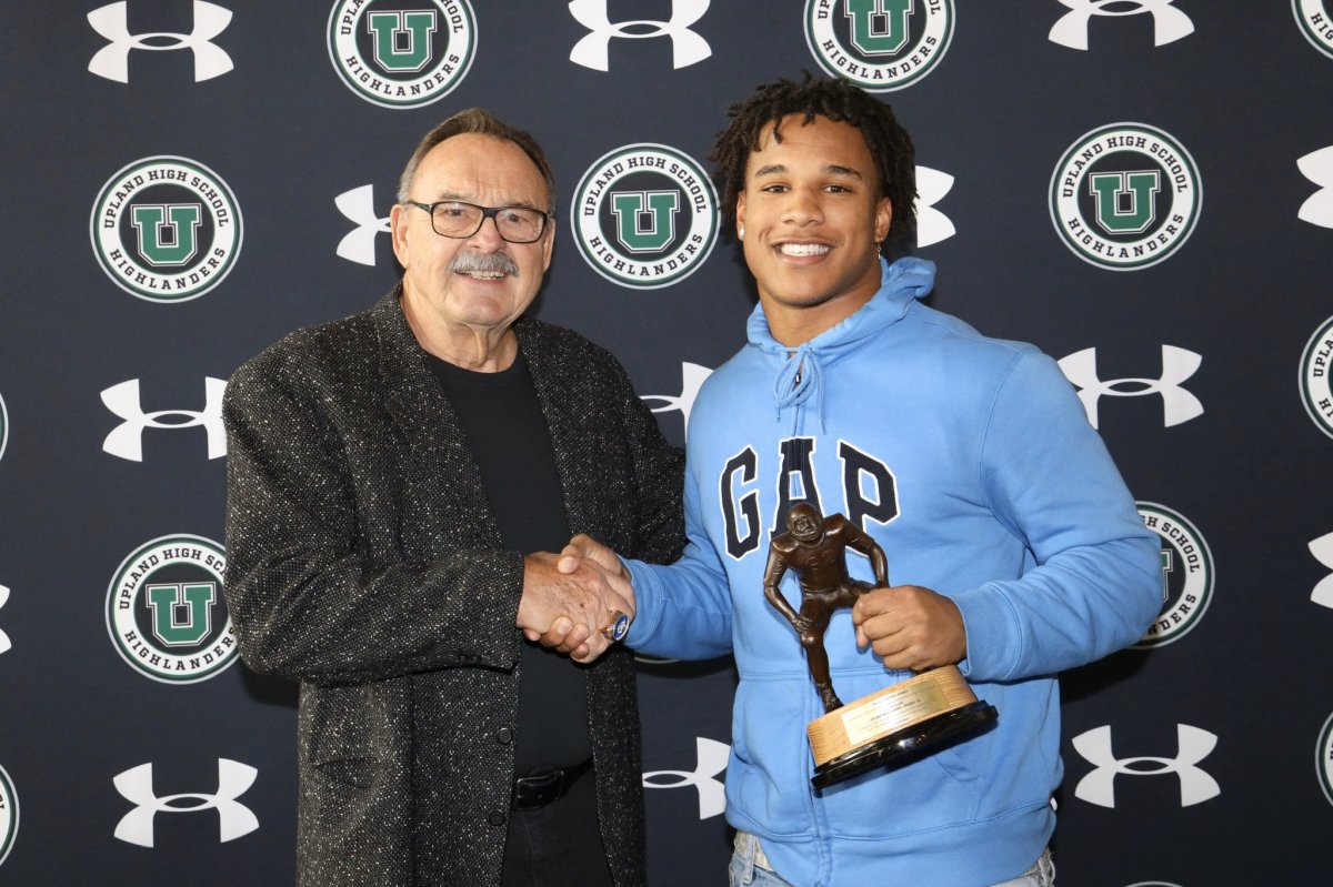 Oregon Ducks Linebacker Noah Sewell Developing Stronger Mentality in ...