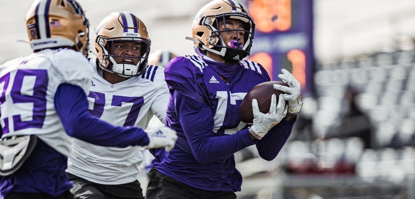 Taj Davis Runs a Comebacker to Huskies - Sports Illustrated Washington ...