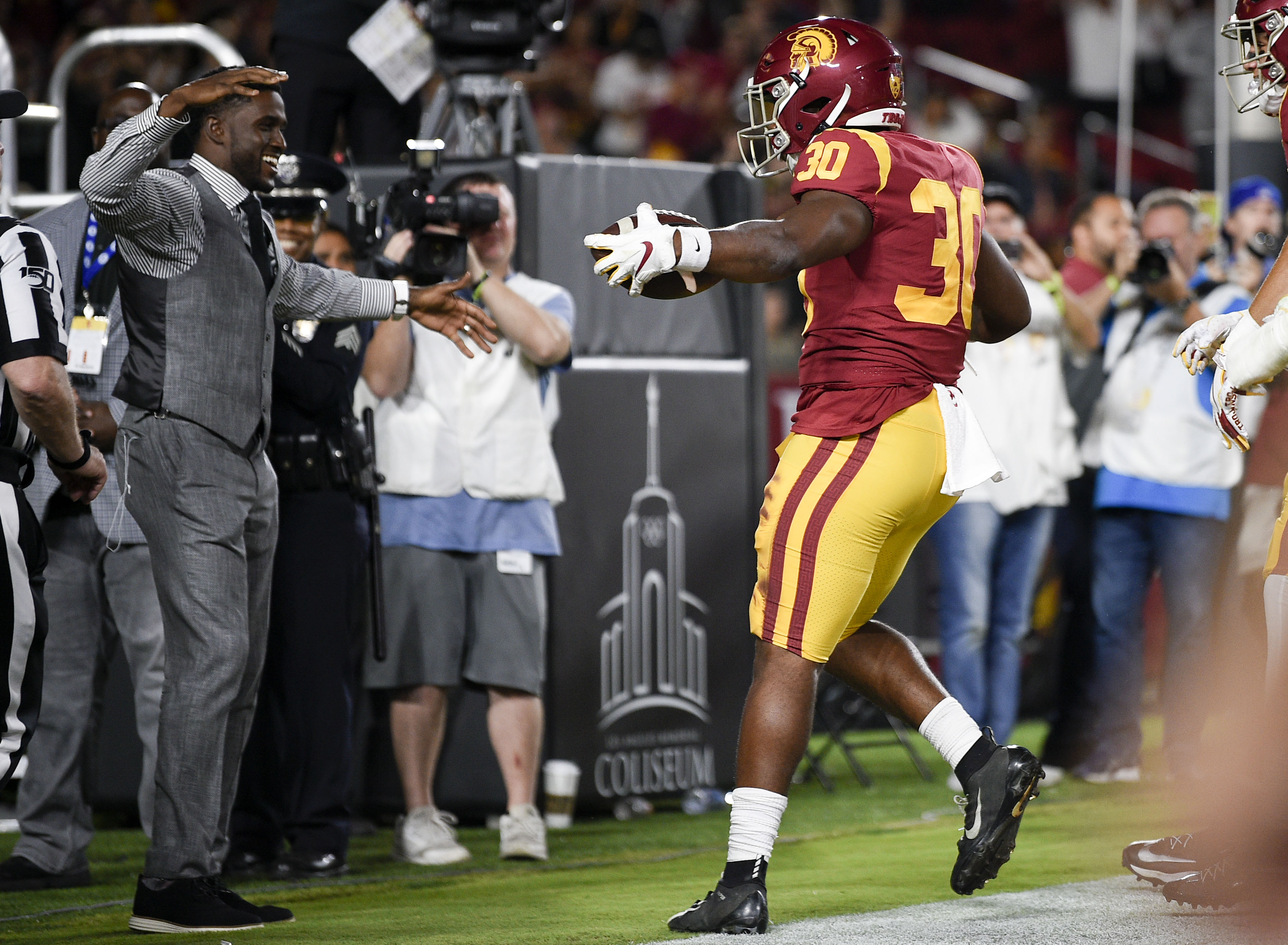 Dishonored Ex-USC Trojan Reggie Bush Receives CFB HOF Nomination ...