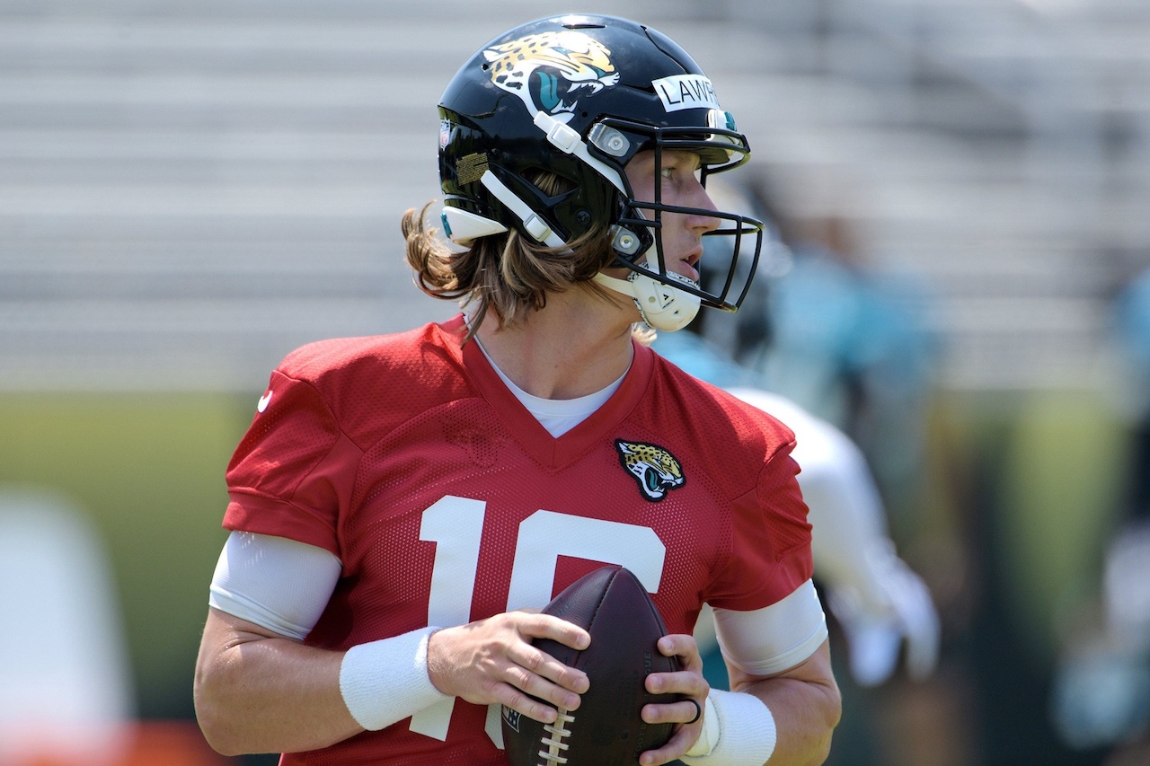 Hamstring Tightness Shortens Jacksonville Jaguars QB Trevor Lawrence's ...