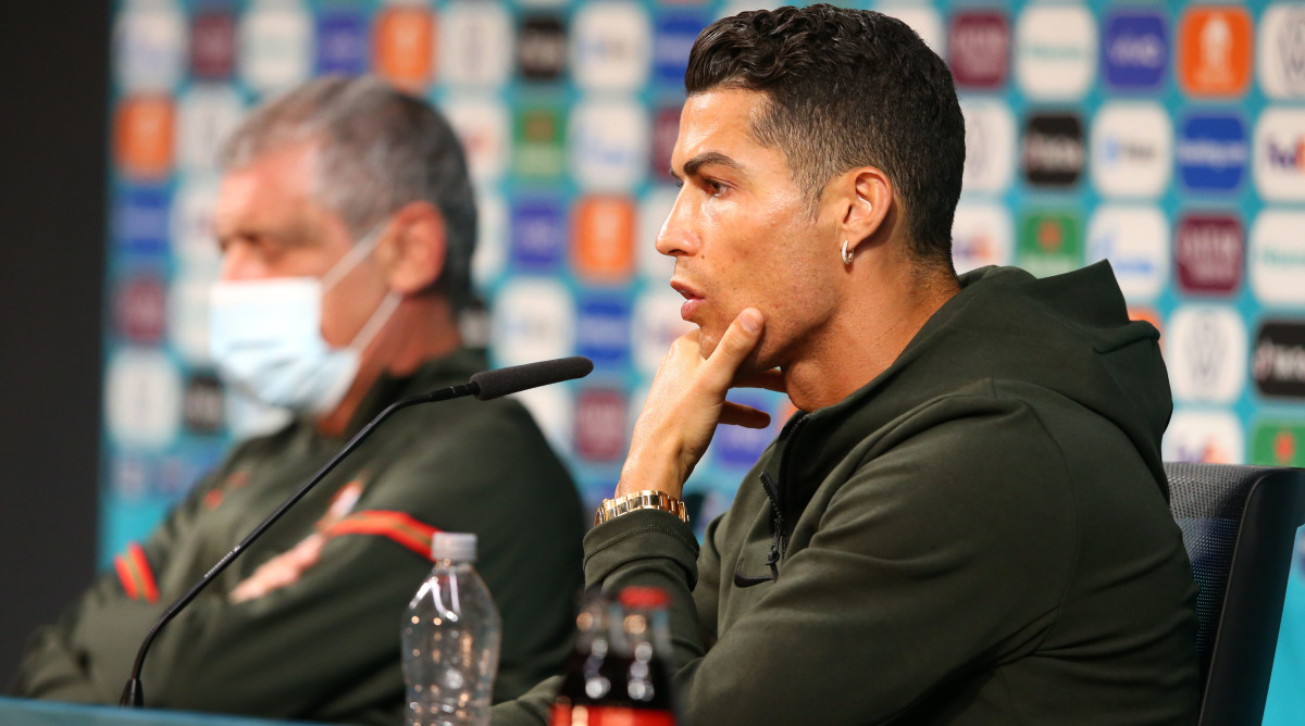 Cristiano Ronaldo moves Coke bottle, Coca-Cola value drops - Sports ...