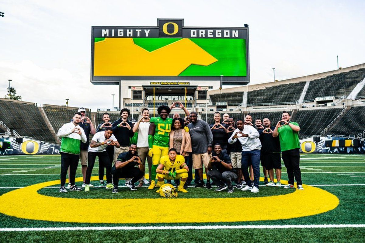 Offensive Line Recruit Tyler Booker Recaps Official Visit With Oregon ...