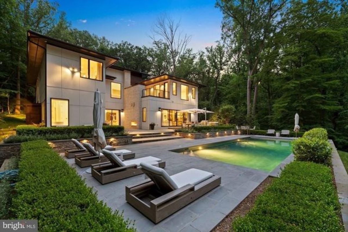 LOOK: Alex Smith Leaving Washington, Selling Mansion for $6.7 Million ...