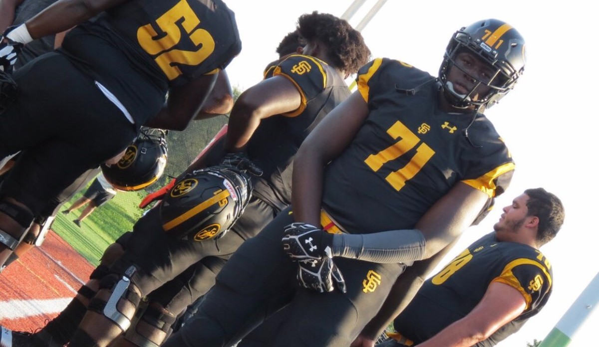Boston College Makes Top 6 For '22 St. Frances Academy OL Andre Roye ...