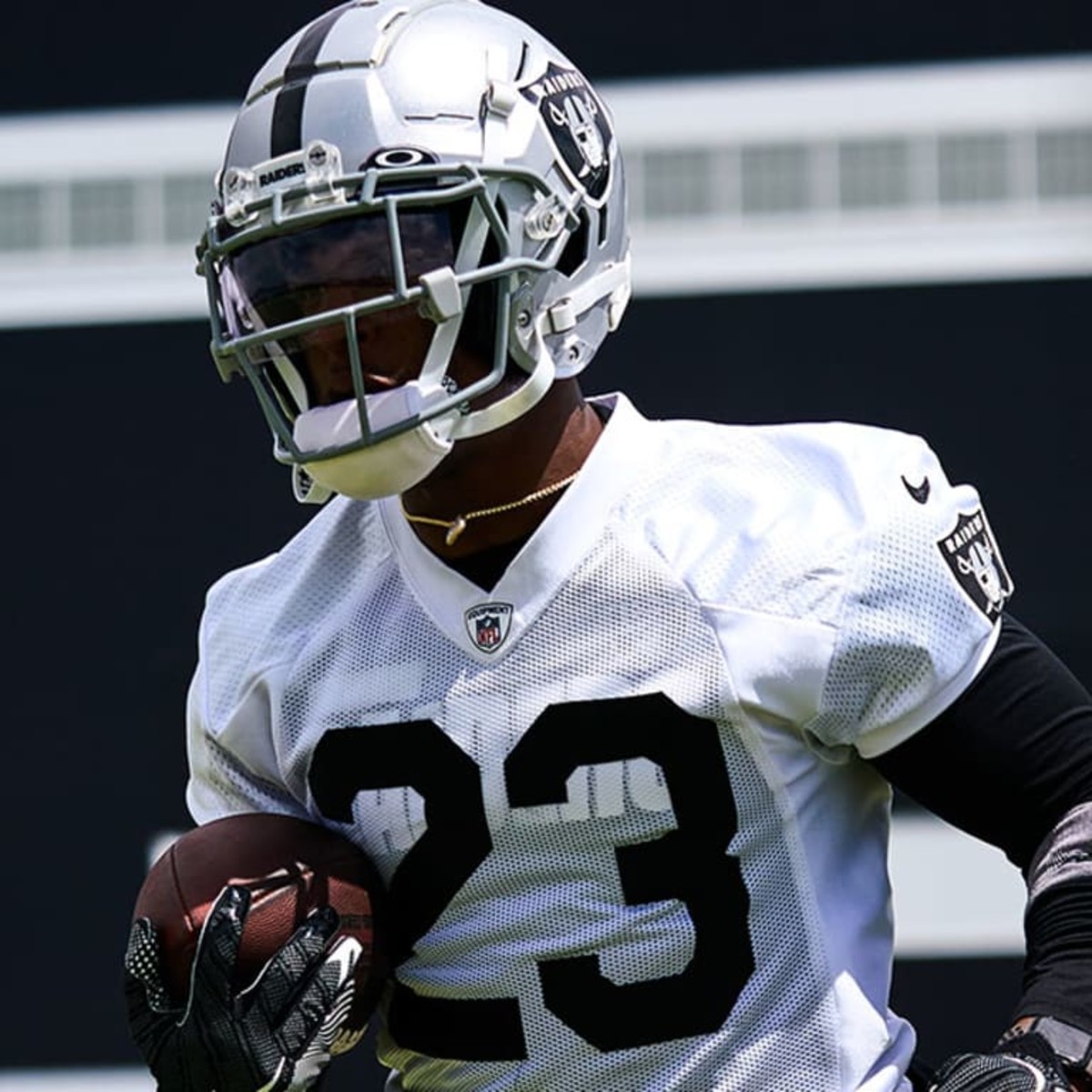 Kenyan Drake Makes it Official, Signs with Ravens - Sports Illustrated ...