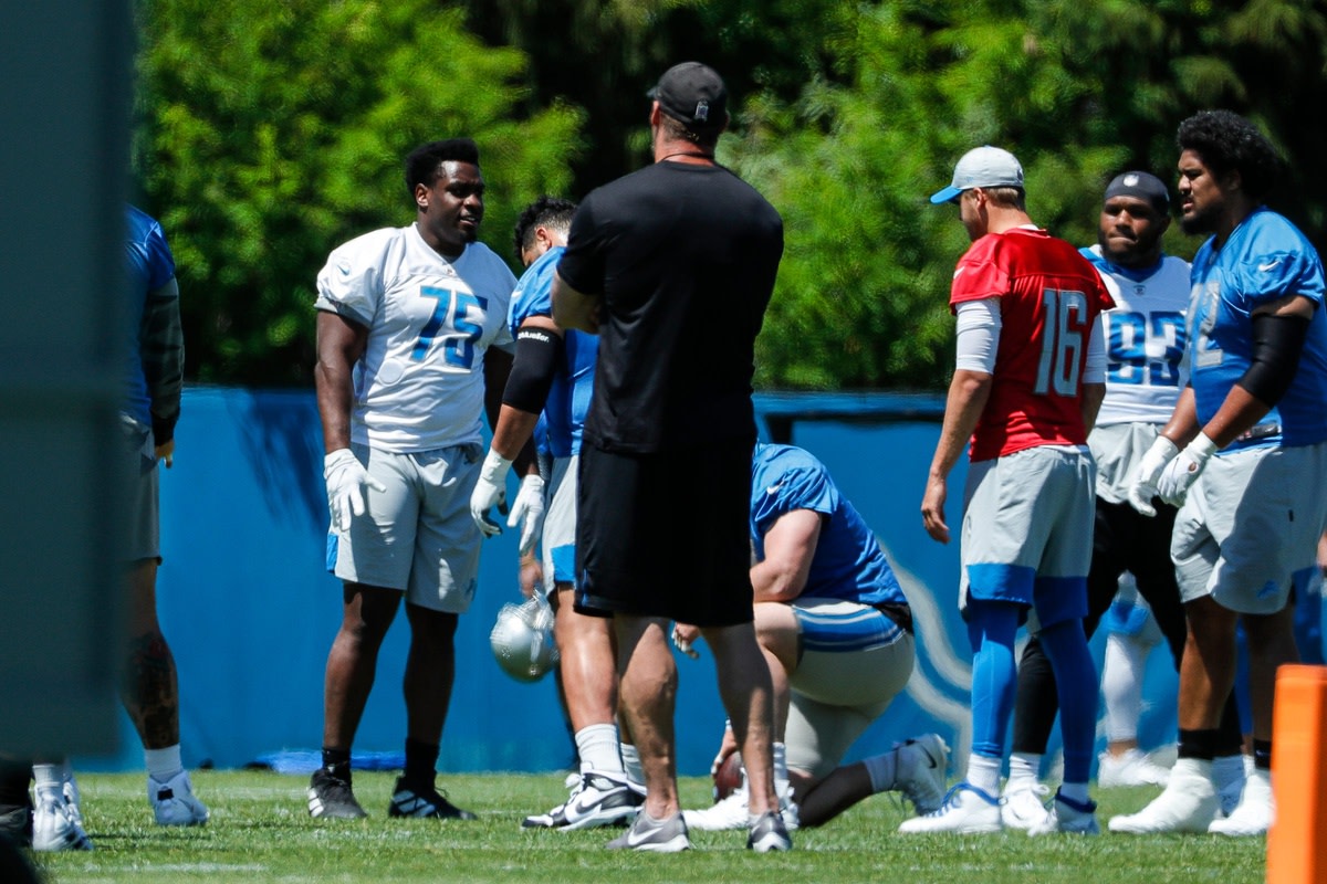 Levi Continues to Entertain the Lions' Faithful: Picture Him at QB ...