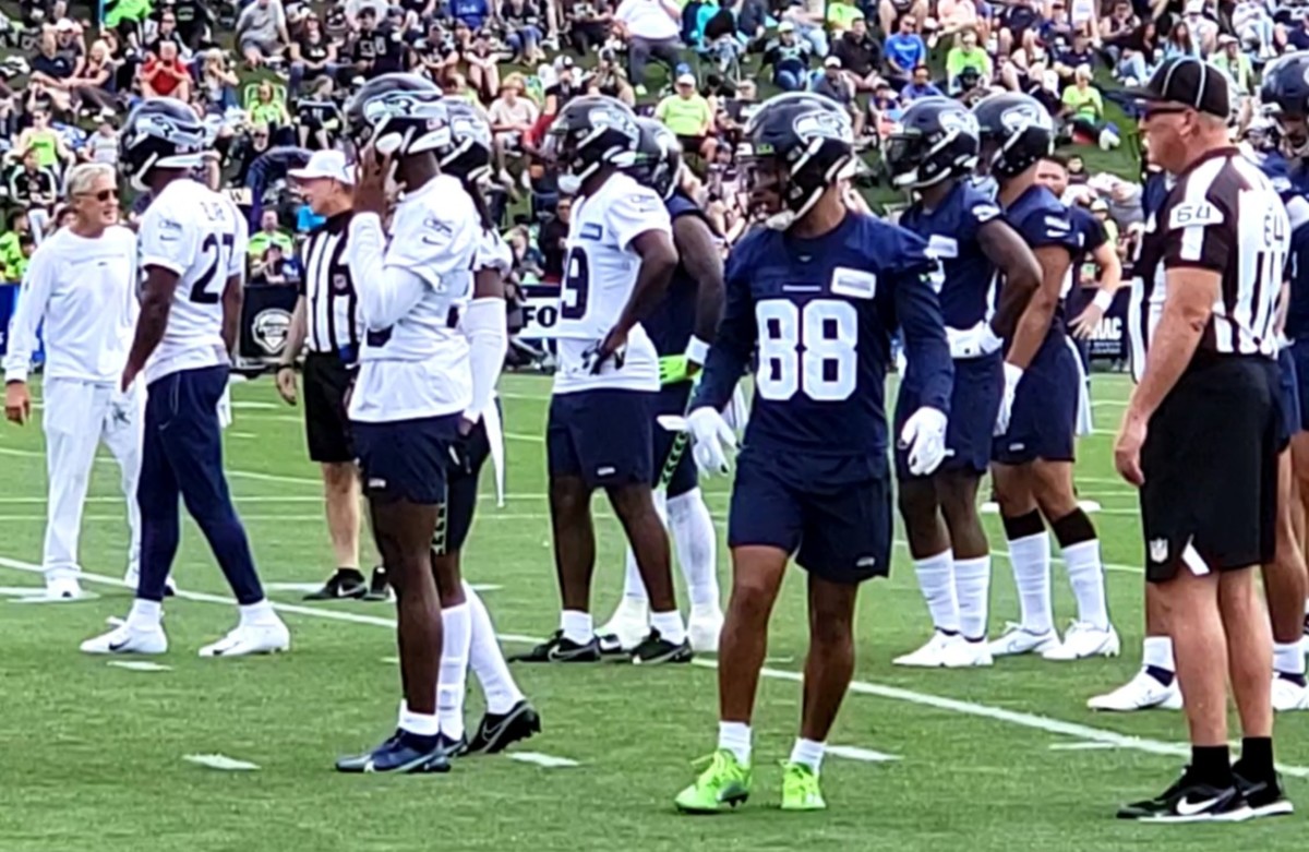 Following Doug Baldwin's Footsteps, Undrafted WR Cade Johnson Vying For ...