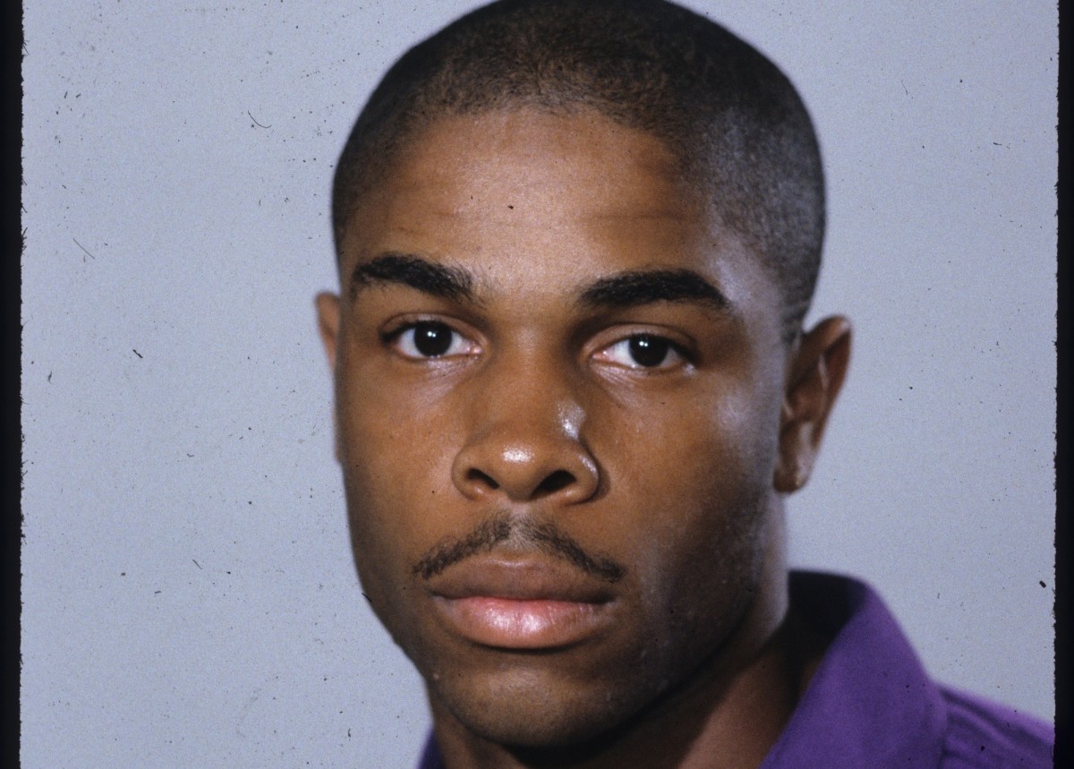 COVID-19 Claims a Husky, James-Era Wide Receiver Lamar Mitchell ...