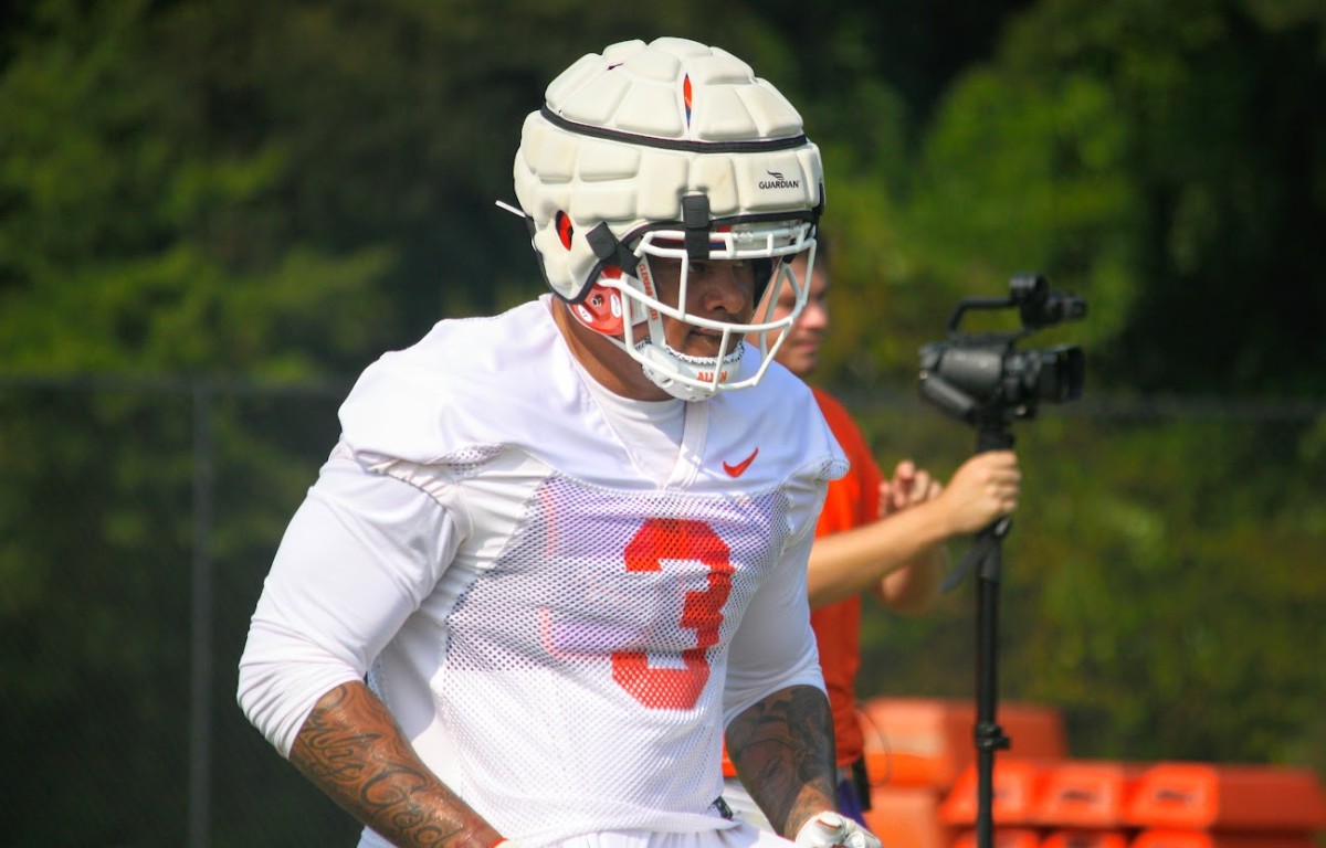 Clemson Tigers DE Xavier Thomas Ready to Put Troubles in Past, Prove ...
