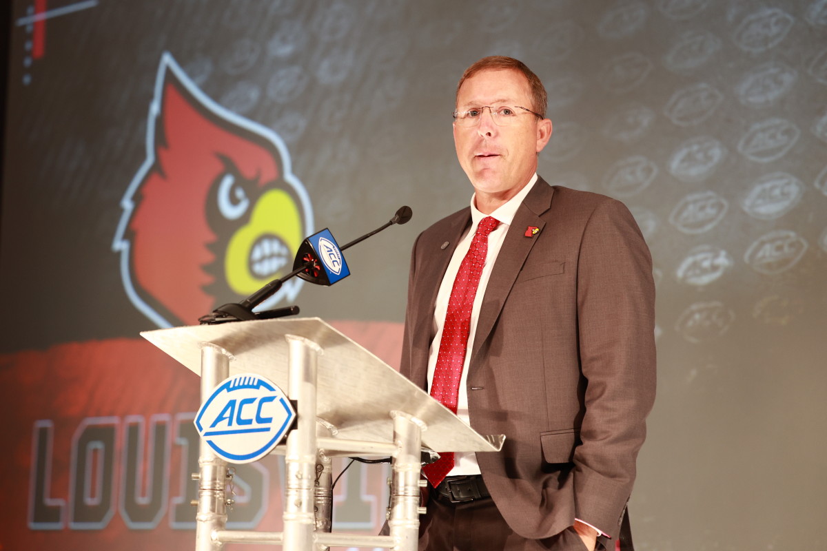 Looking Ahead: Satterfield Has High Expectations for Louisville Defense ...