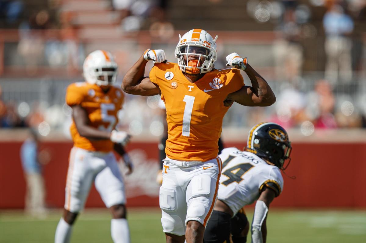 Week 1 Football Uniforms Revealed - Sports Illustrated Tennessee ...