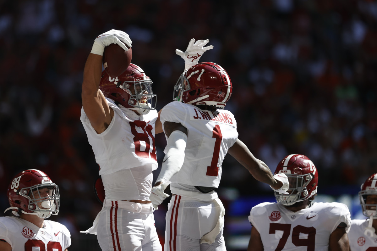 Spotlight belongs to Alabama's Cameron Latu in Kickoff Classic - Sports ...