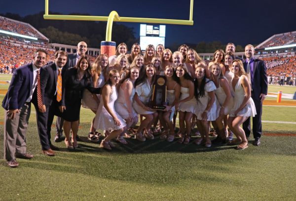 Virginia Cavaliers sports stars in attendance at UVA football game ...