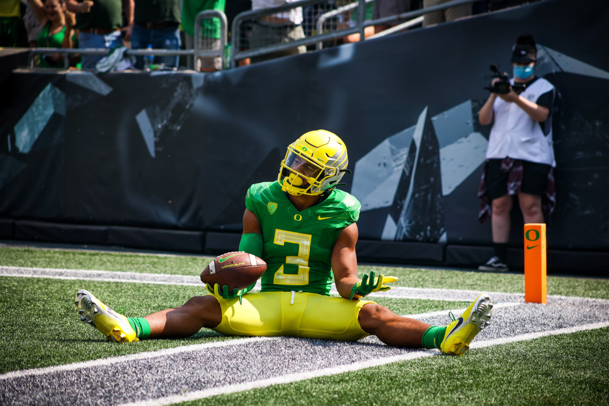 WATCH: Oregon Ducks Football Wide Receiver Johnny Johnson Goes Through ...
