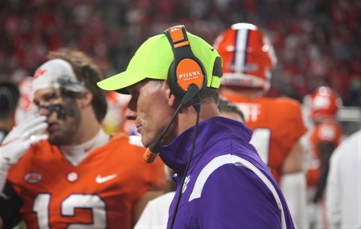 Clemson Tigers DC Brent Venables Praises Defense Despite Loss to ...