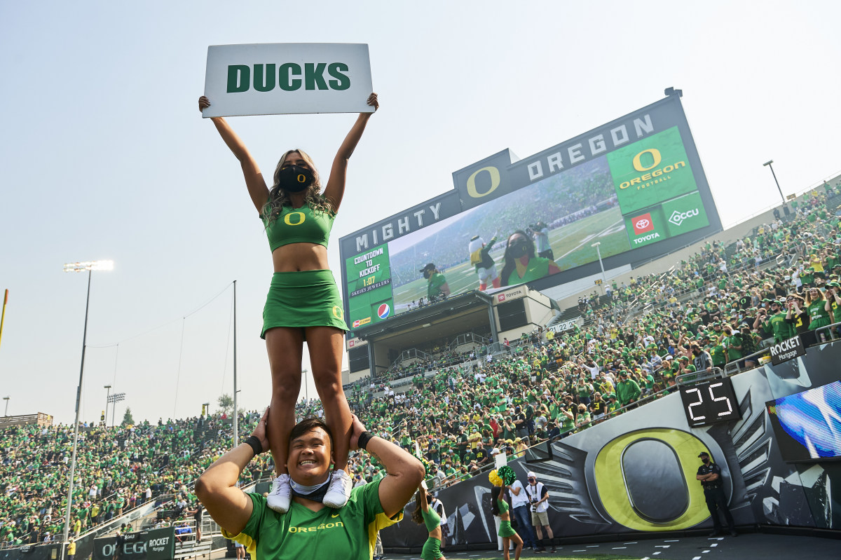 Ohio State vs. Oregon: First Glance at the Ducks - Sports Illustrated ...