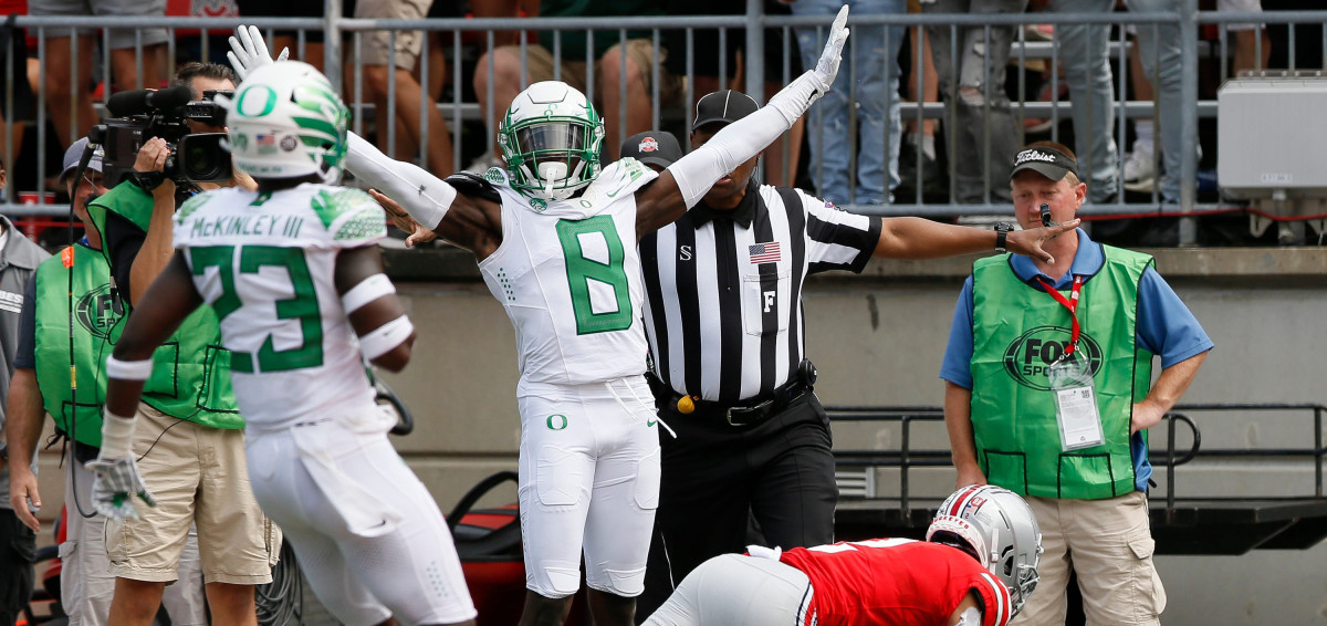 Oregon Ducks Football Rises into Top Five of Associated Press Top 25 ...