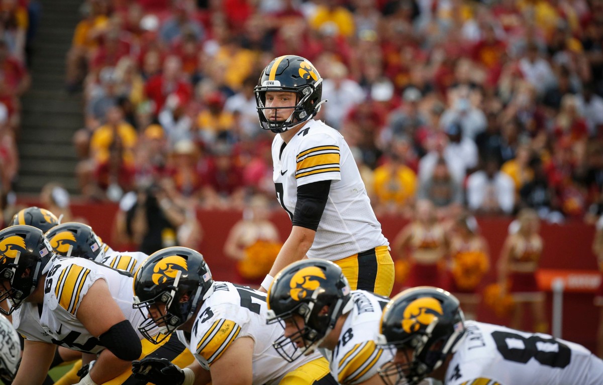 Big Ten: Iowa Moves Up to No. 5 in AP Poll; 3 League Teams in Top-10 ...