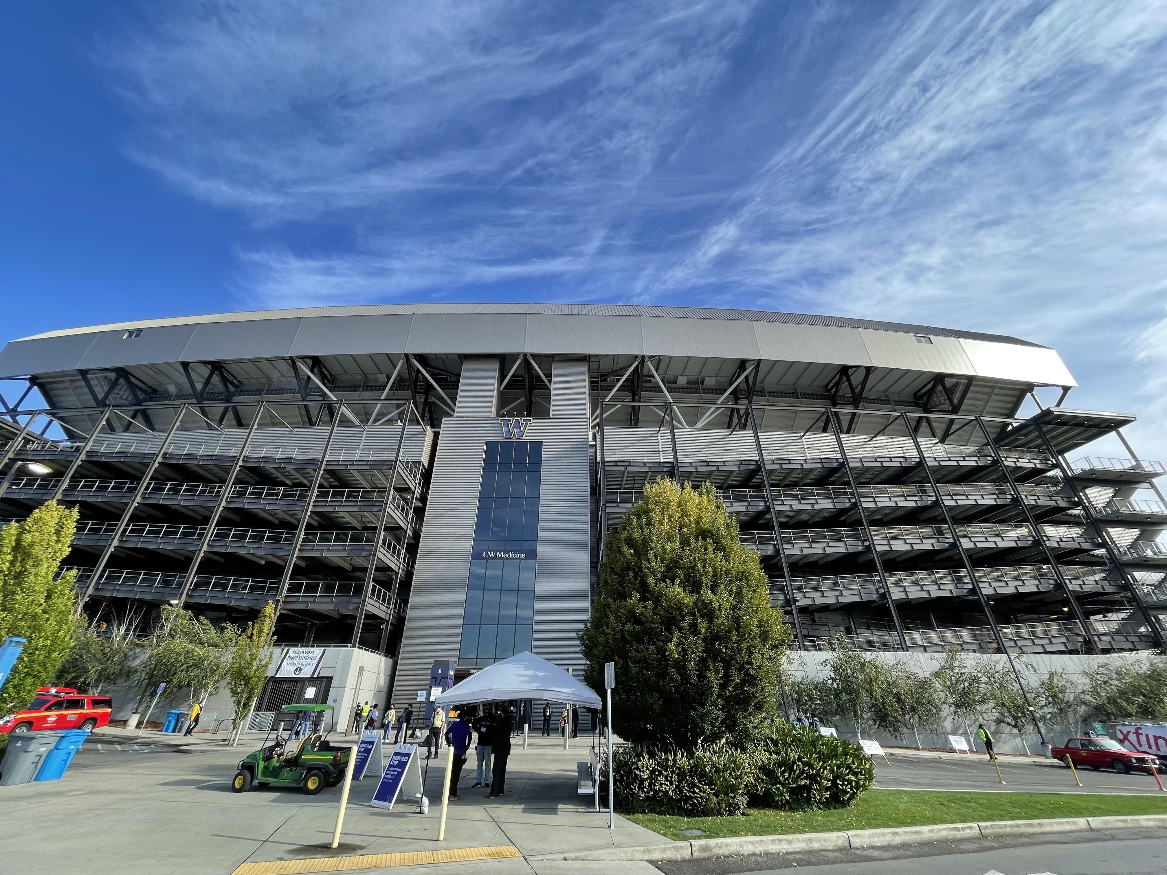 Husky Stadium Lacking Pre-Game Energy Before Arkansas State Outing ...