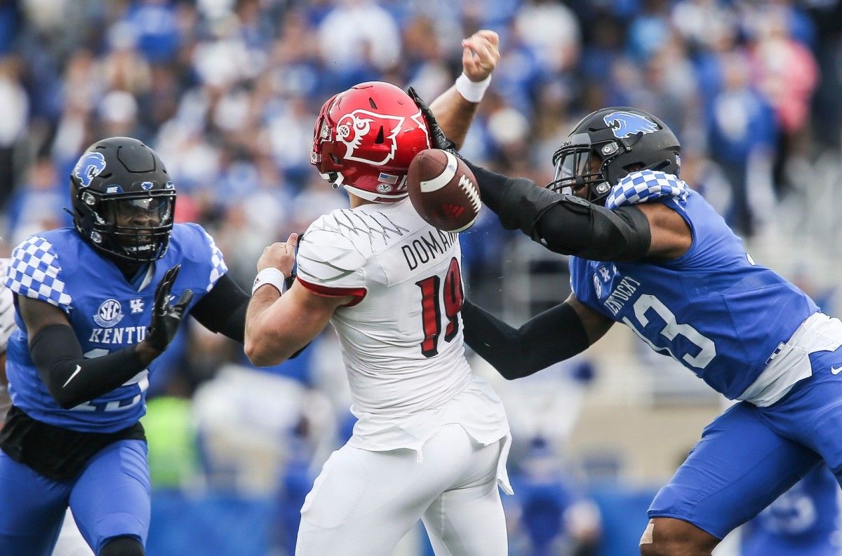 Halftime Thoughts: Wildcats Lead 13-7 at the Break - Sports Illustrated ...