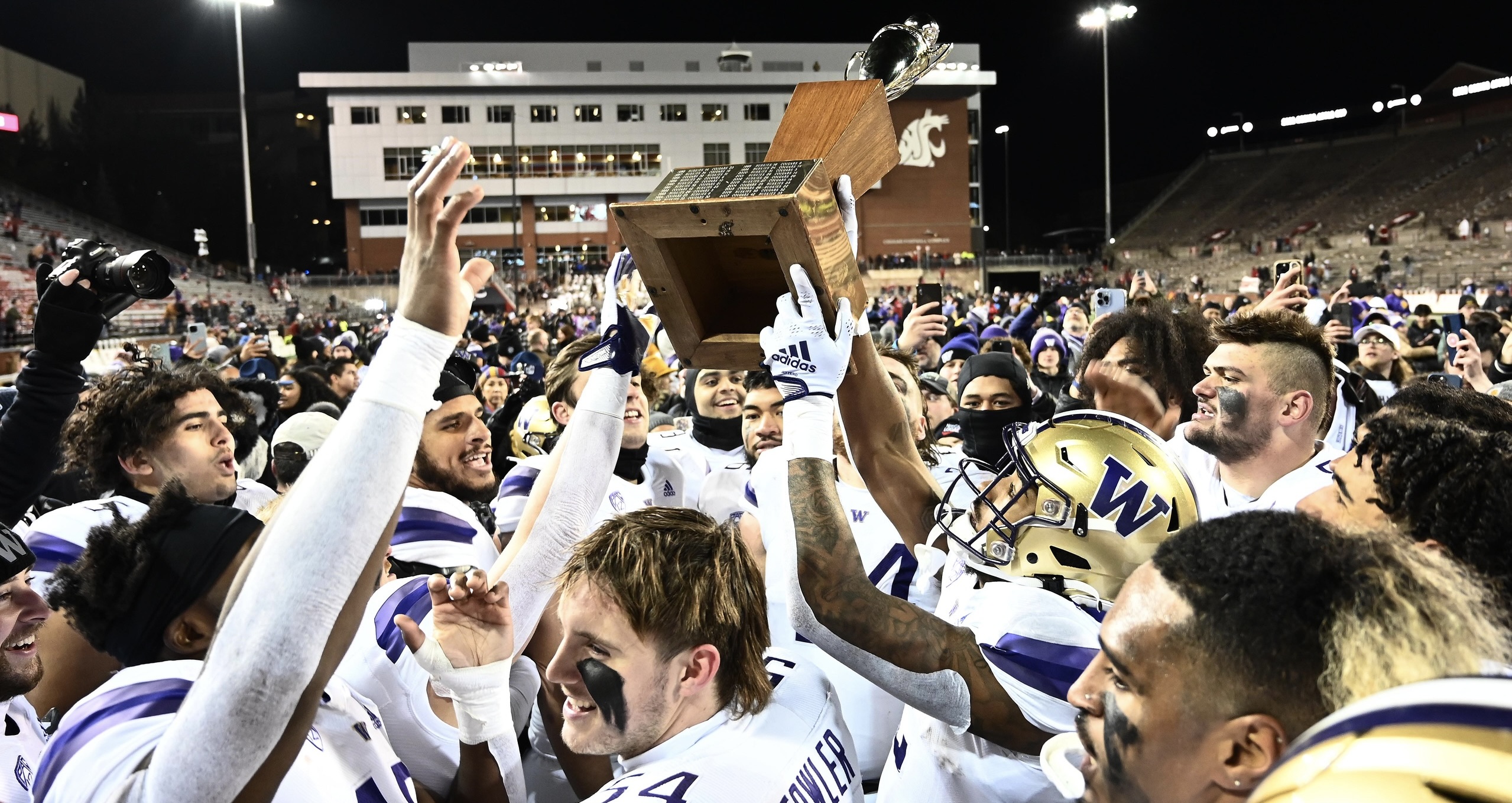 Ten Wins Propels Huskies into AP Top 10 - Sports Illustrated Washington ...