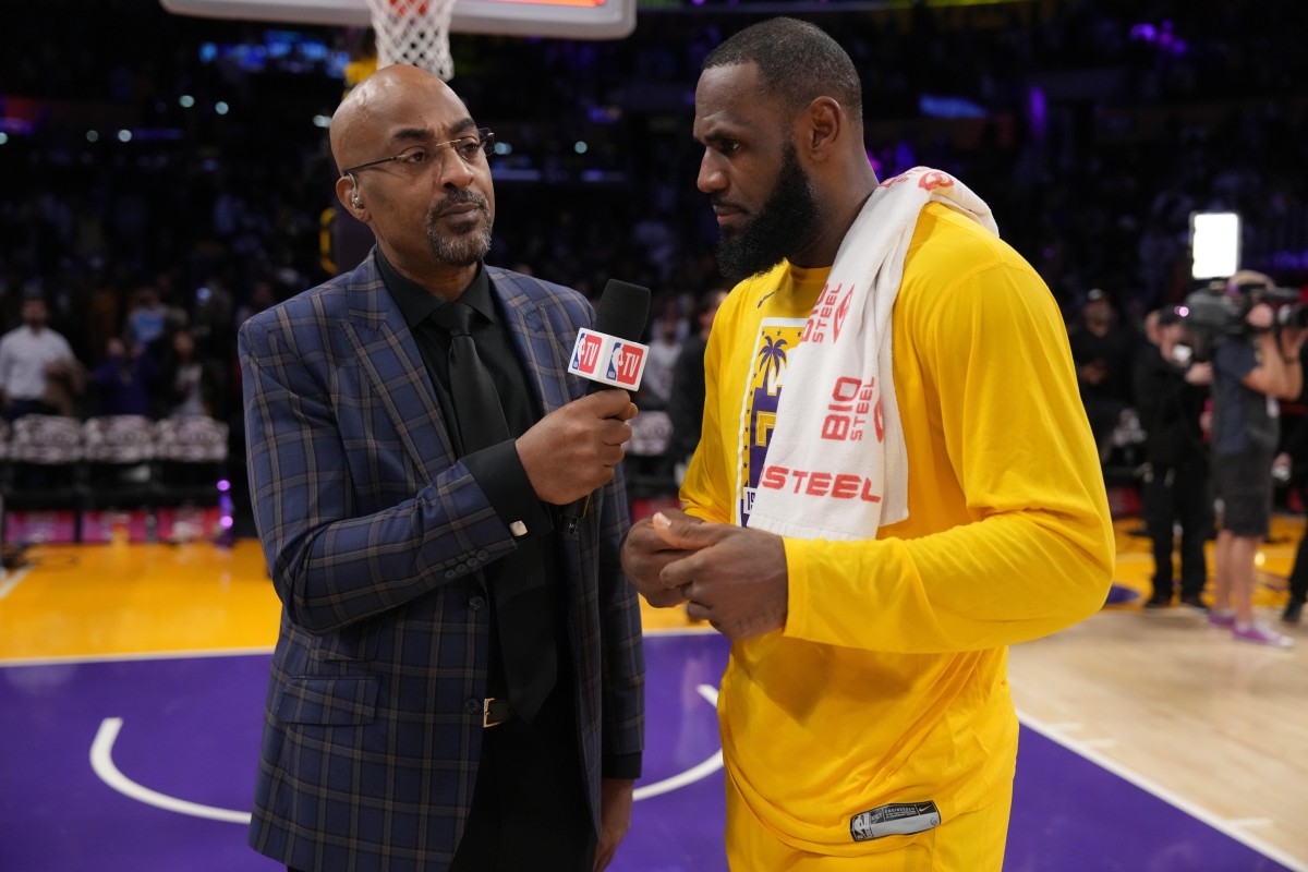 WATCH: LeBron James Rips Media for Not Asking About Jerry Jones ...