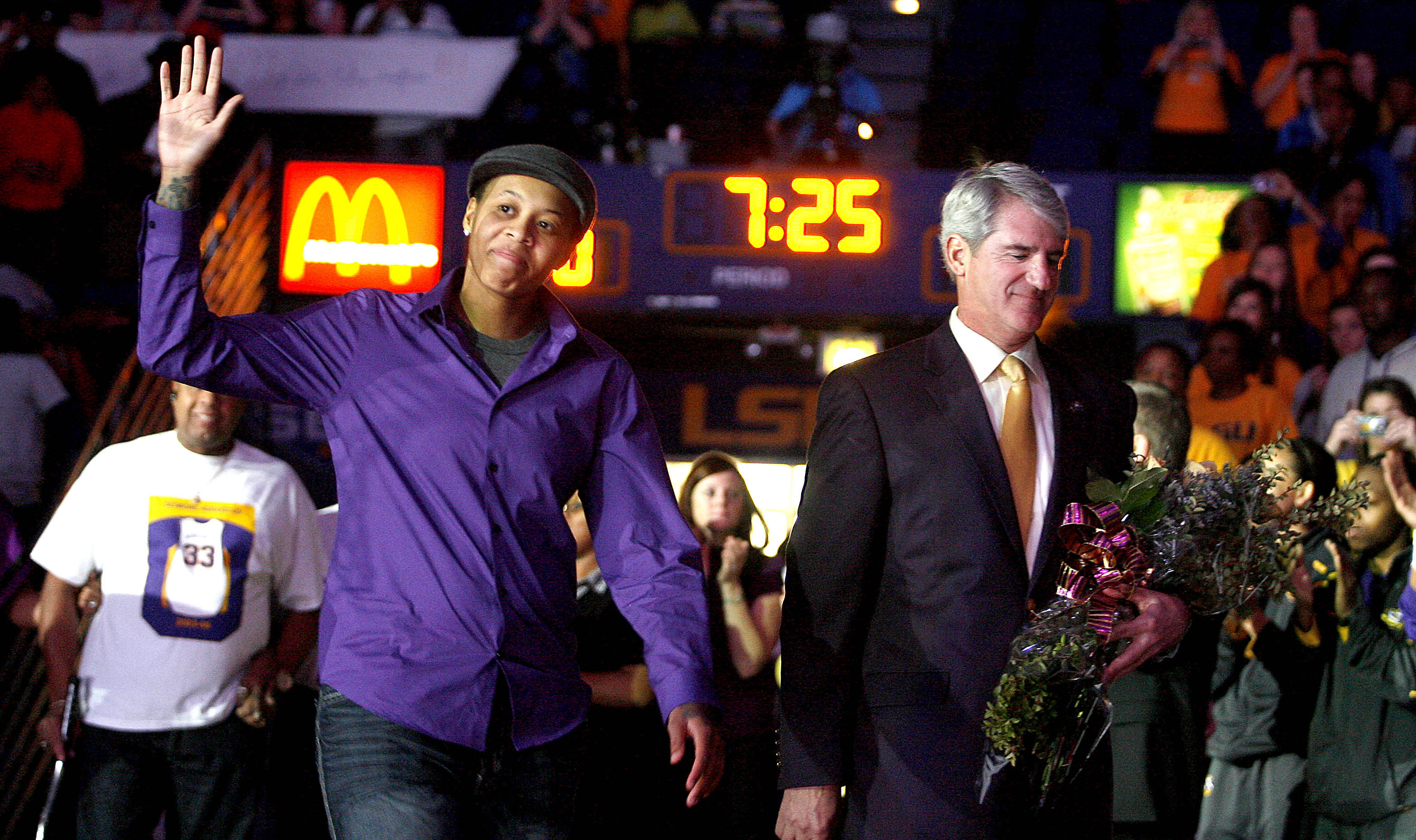 Seimone Augustus Statue To Be Unveiled - Sports Illustrated LSU Tigers ...