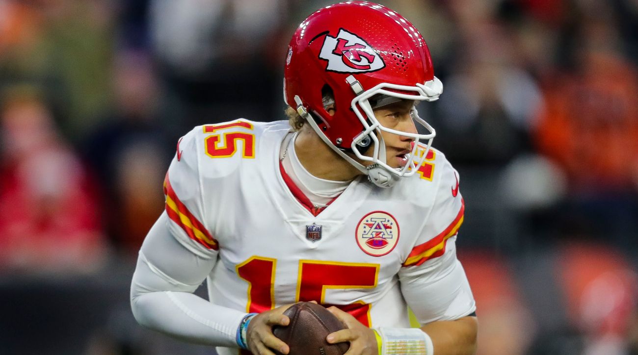 Patrick Mahomes Goes Airborne While Scoring TD vs. Bengals (Video ...