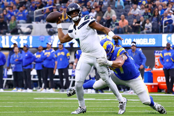 Seattle Seahawks 'Fight to the End,' Come Back Late, Beat Rams 27-23 ...