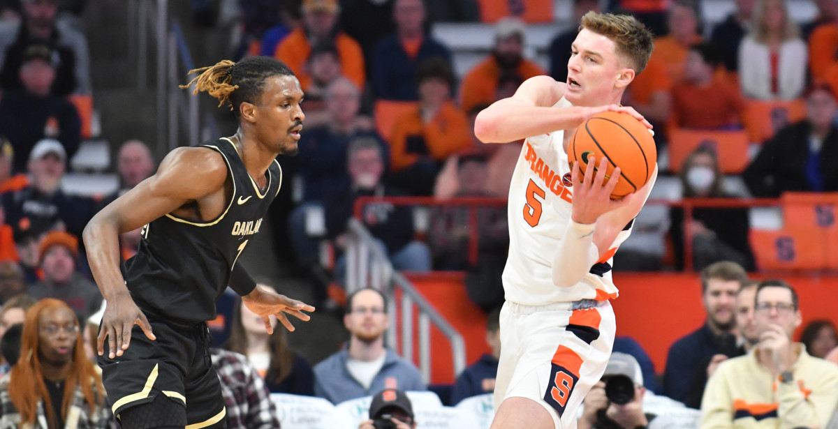 Syracuse Dominant on Both Ends in Blowout of Oakland - Sports ...