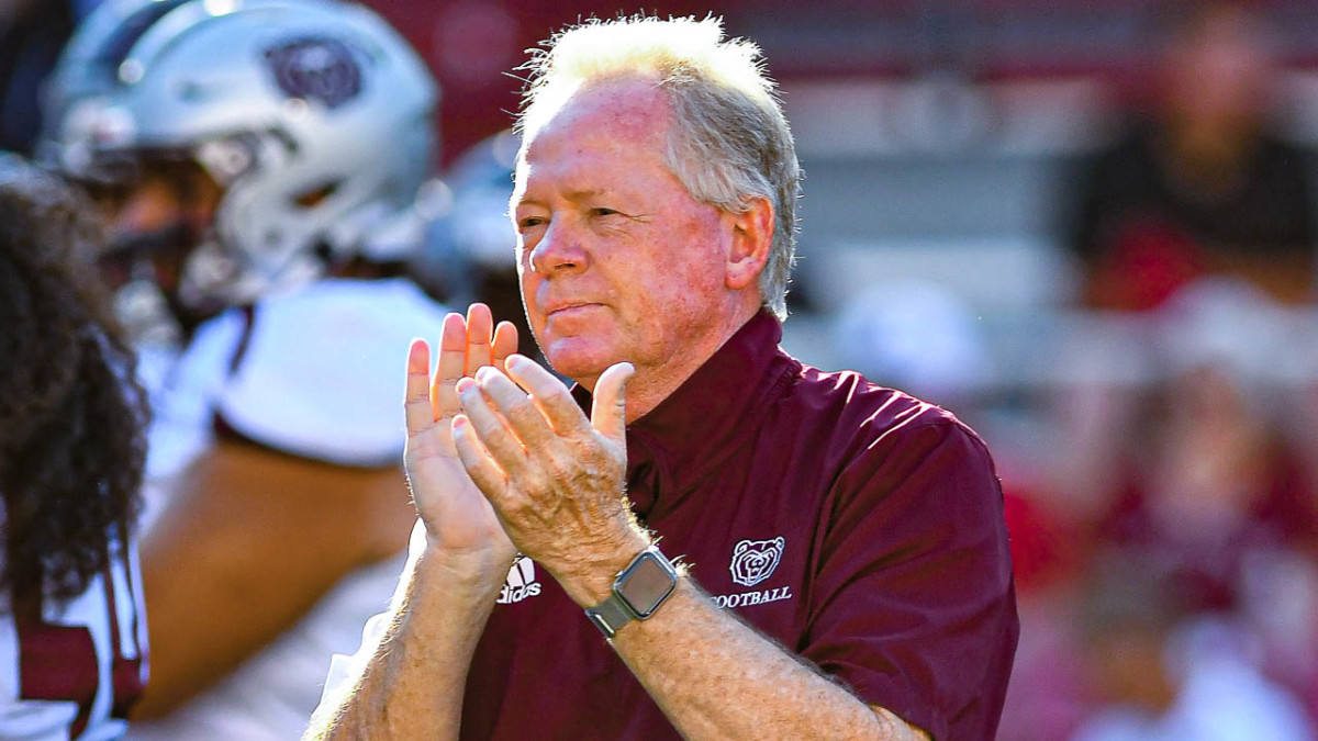 Razorbacks letting Bobby Petrino's return twist while raising money ...