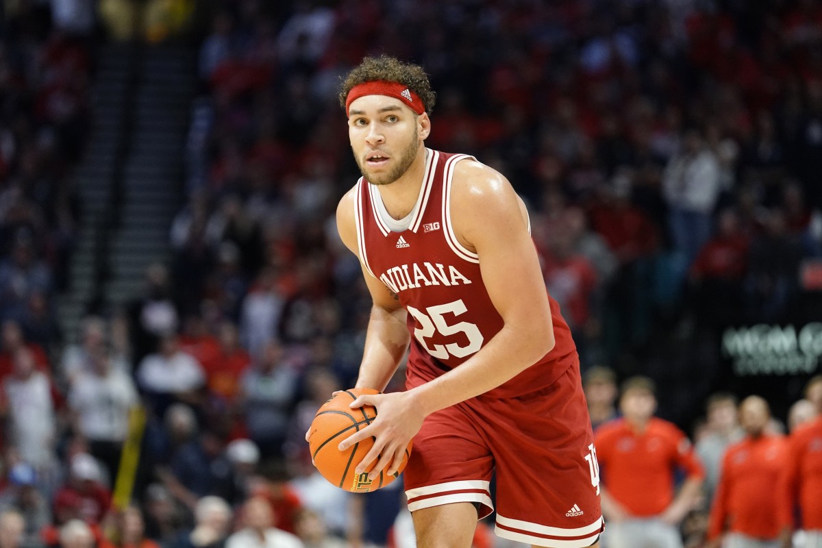 WATCH: Race Thompson's Dunk Caps Indiana's 17-2 Run Against Purdue ...