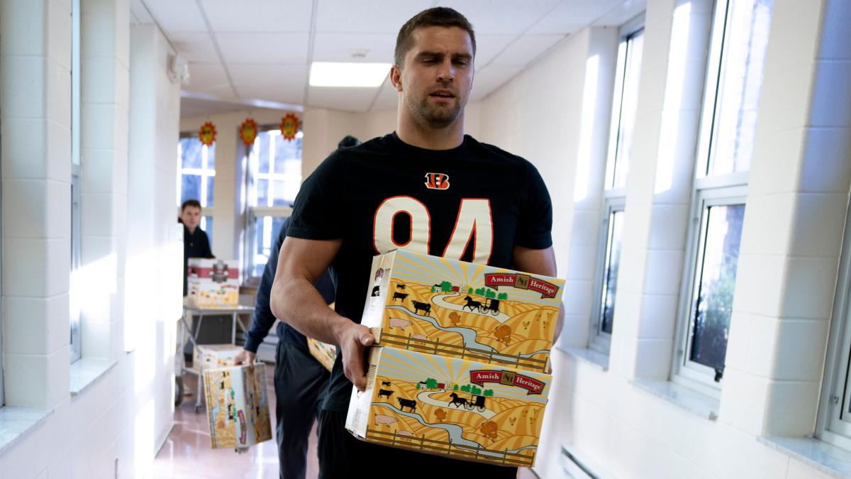 Ohio State's Cameron Heyward, Sam Hubbard Nominated For Walter Payton ...