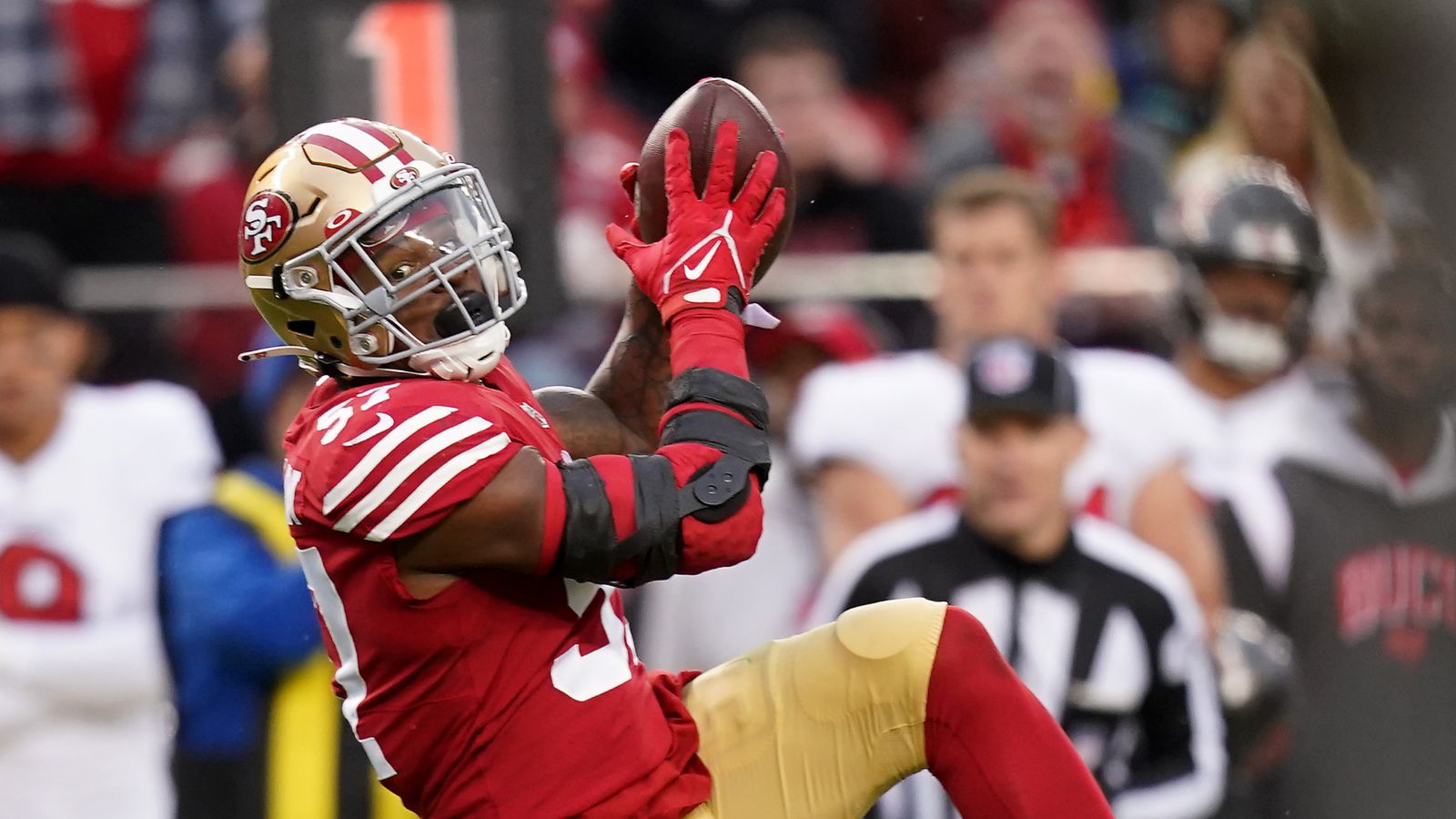 49ers’ Dre Greenlaw Addresses Asking Tom Brady to Sign Football ...