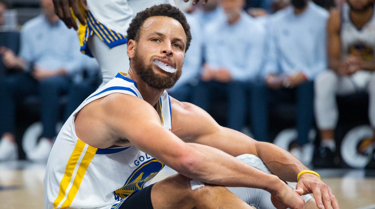 Warriors’ Stephen Curry Suffers Shoulder Injury vs. Pacers - Sports Illustrated