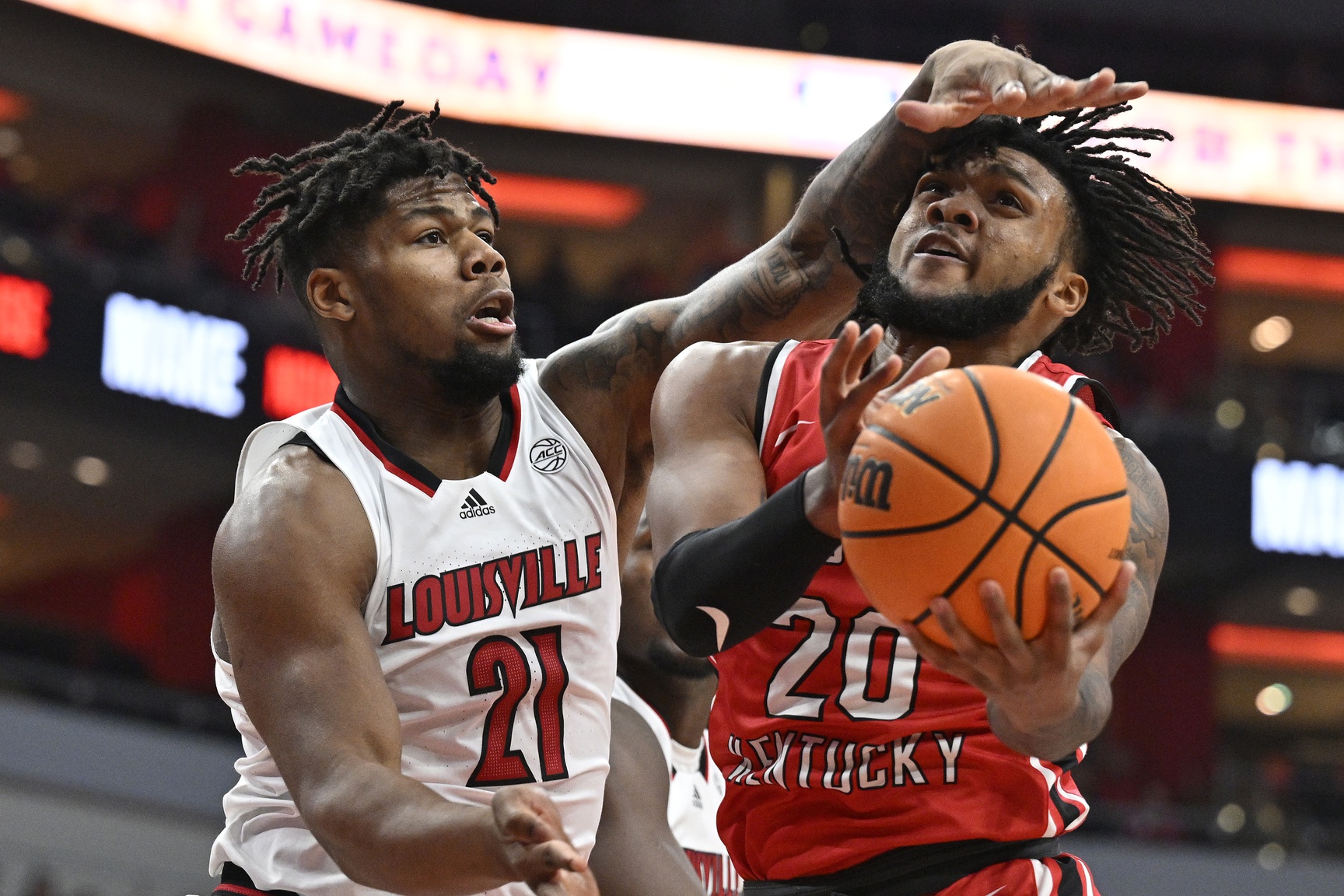 Louisville Men's Basketball Holds Off Western Kentucky for First Win of ...