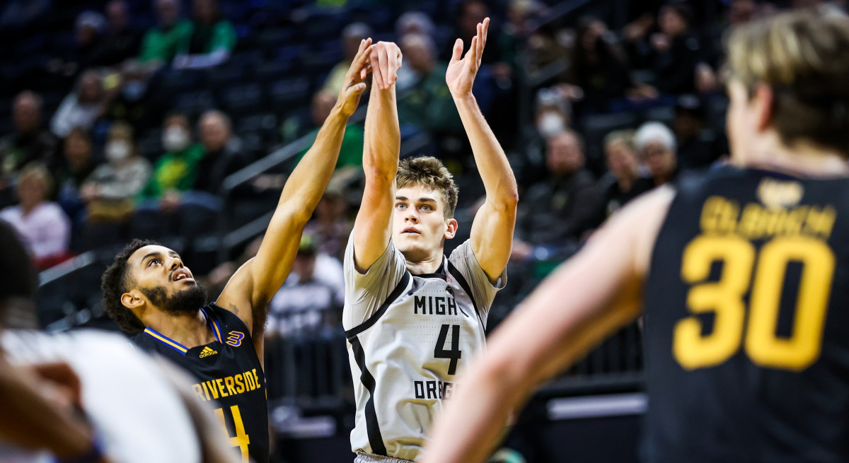 Four Ducks Score in Double Figures as Oregon Men's Basketball Team ...