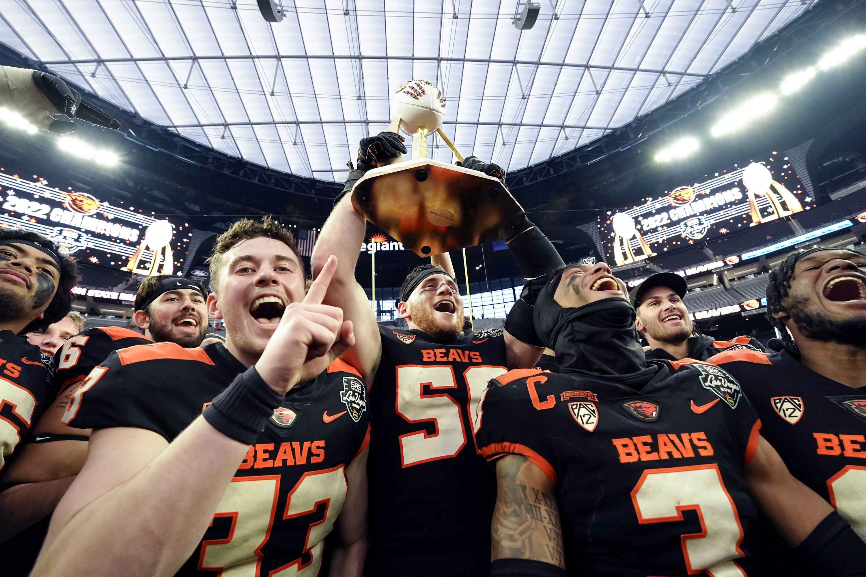 Oregon State Halts Pac-12's Bowl Losing Streak - Sports Illustrated Cal ...