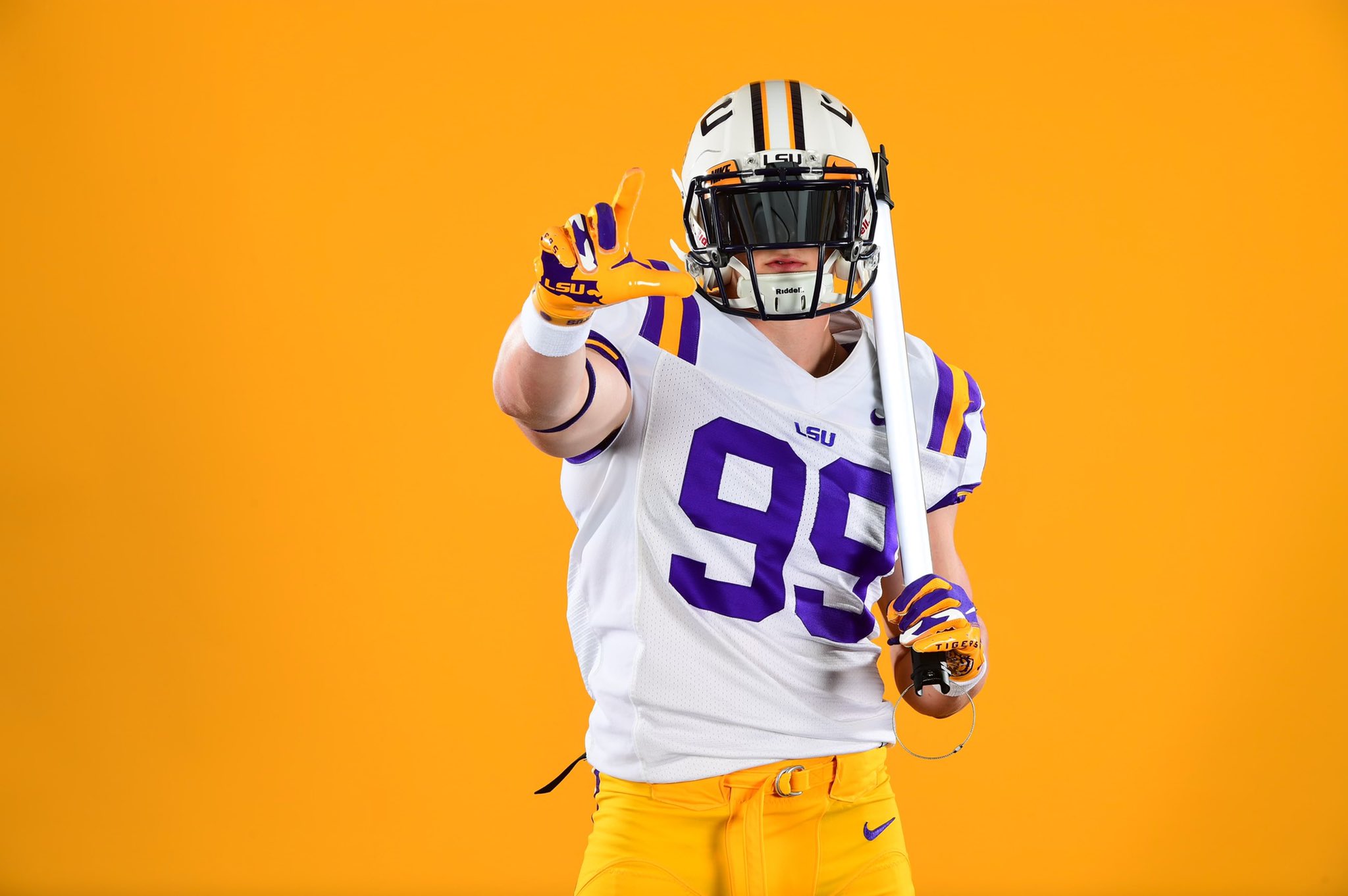 DE Dylan Carpenter Signs With LSU - Sports Illustrated LSU Tigers News ...