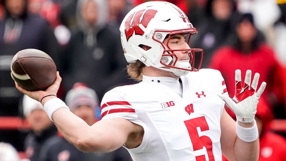 QB Graham Mertz Announces Transfer to Florida Gators - Sports ...